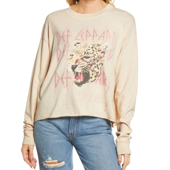 Daydreamer | Tops | Nwt Daydreamer Def Leppard Stacked Crop Graphic Tee ...